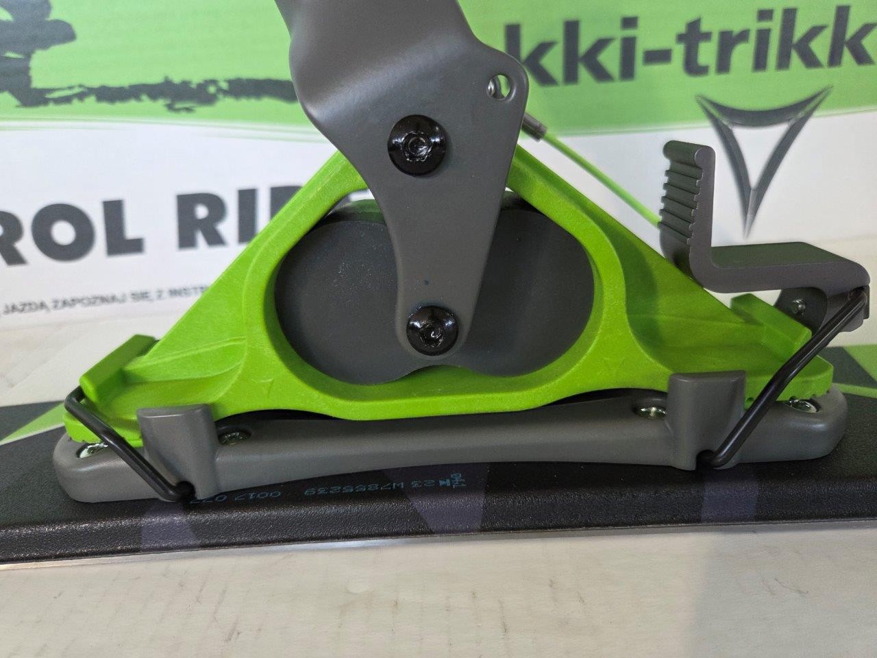 Skki Trikke siwo/zielony model 2025 - Sklep Oficjalny Trikke Poland